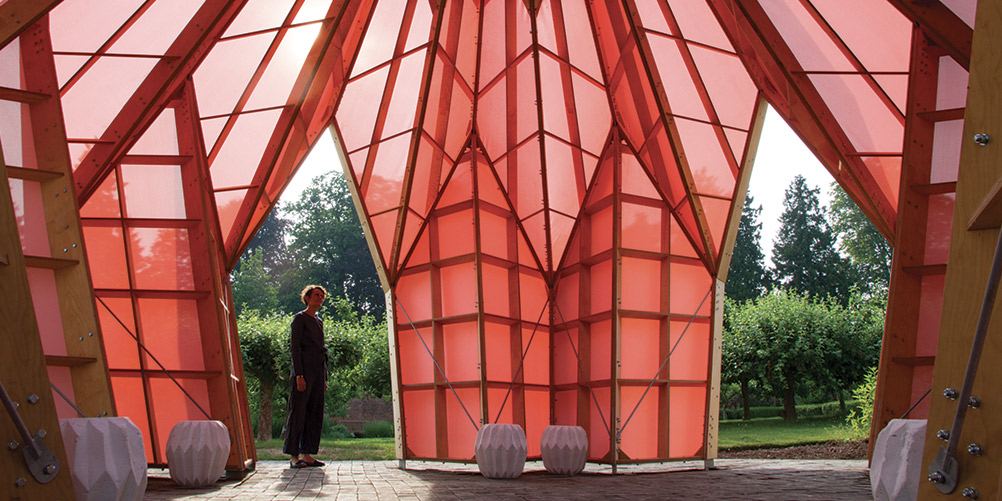 Escultura temporal "Look, Look, Look": tejidos Transparent Sunscreen Mermet